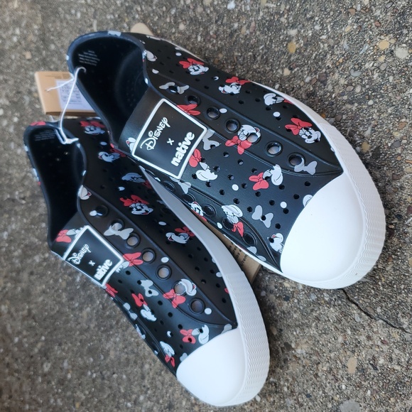 Native | Shoes | Disney Native Minnie Mouse Slip On Water Shoes Womens ...